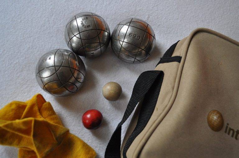 Quels diamètres et poids choisir pour vos boules de pétanque